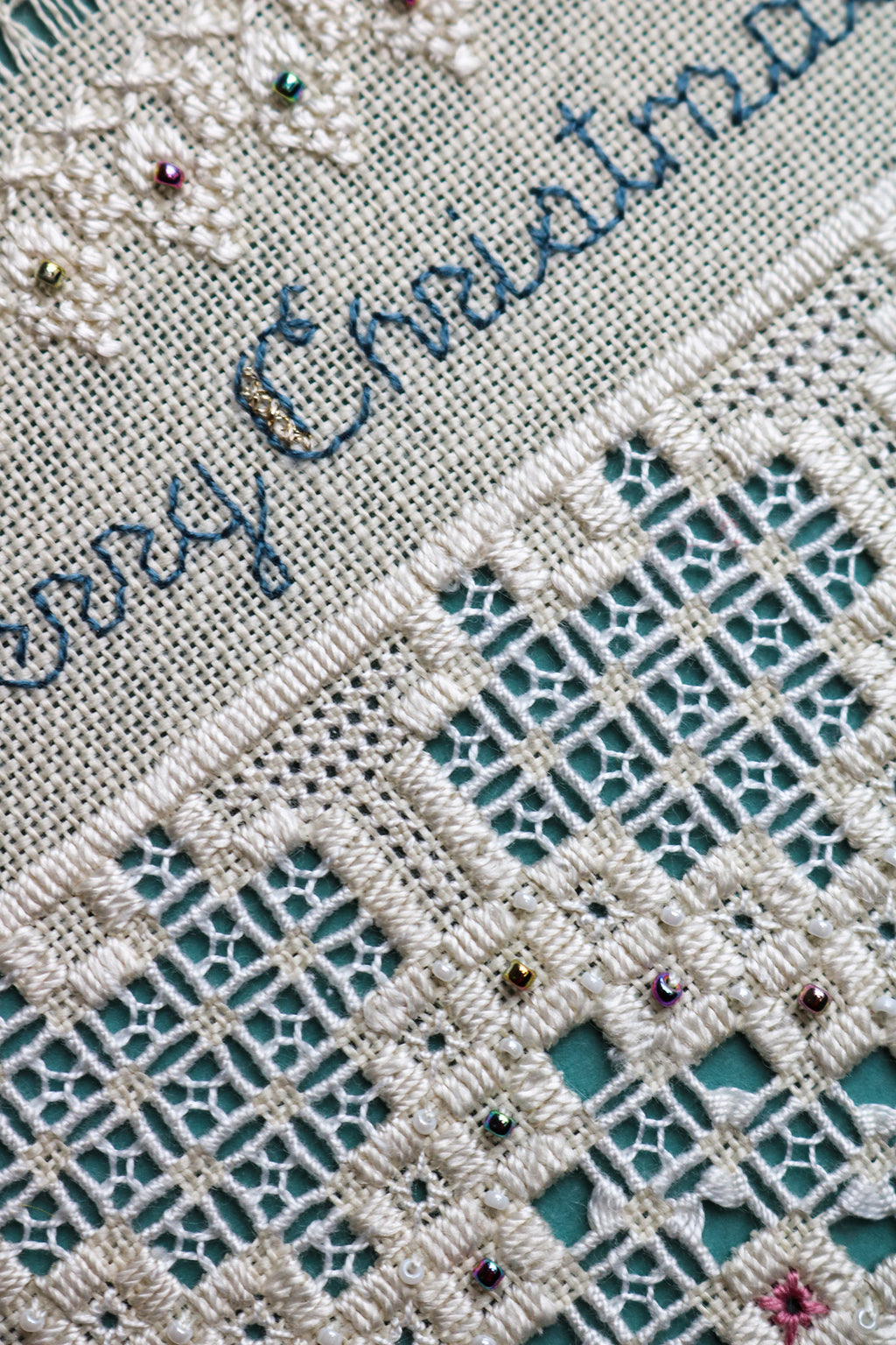 Heirloom Christmas Sampler - Christmas Embroidery and Cross Stitch Pat ...